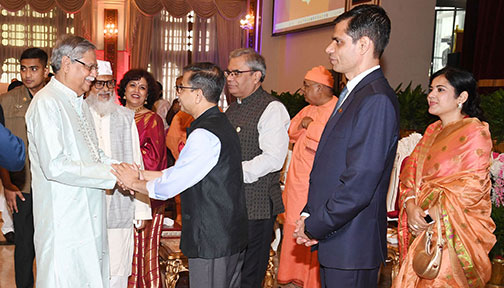 President exchanging greetings with dignitaries and diplomats on the ...